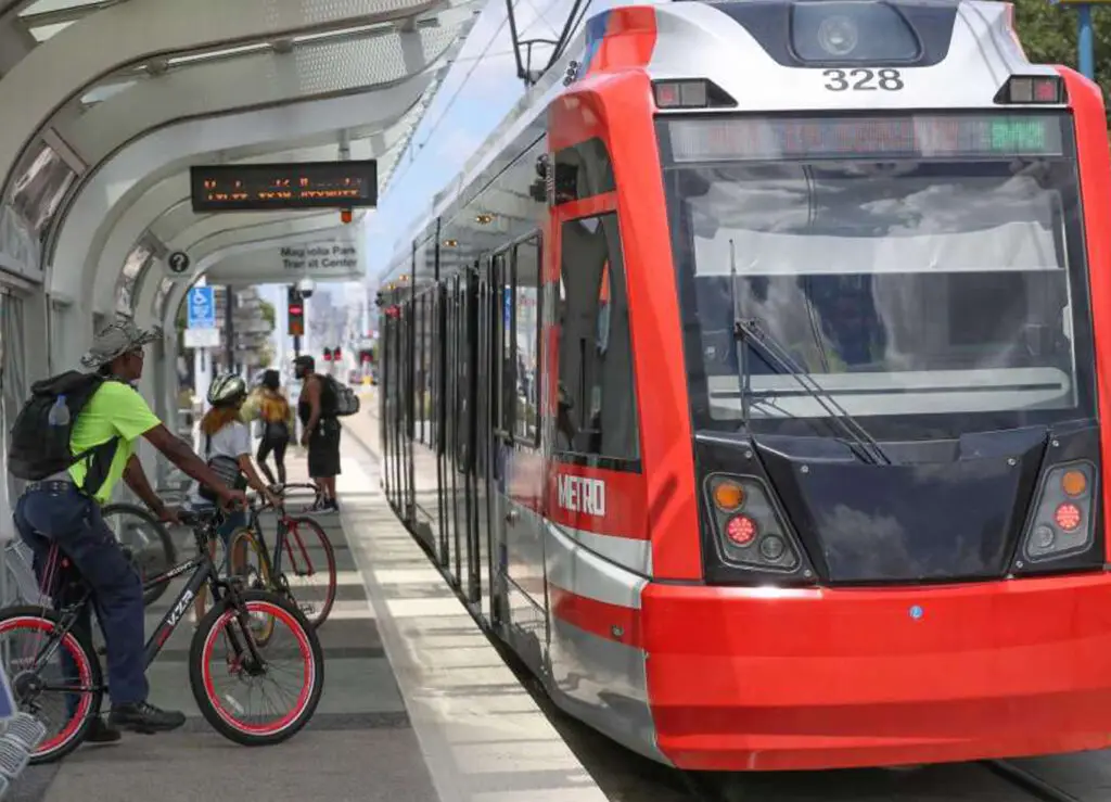 METRORail Red Line Traffic Signal Priority - LINK Houston